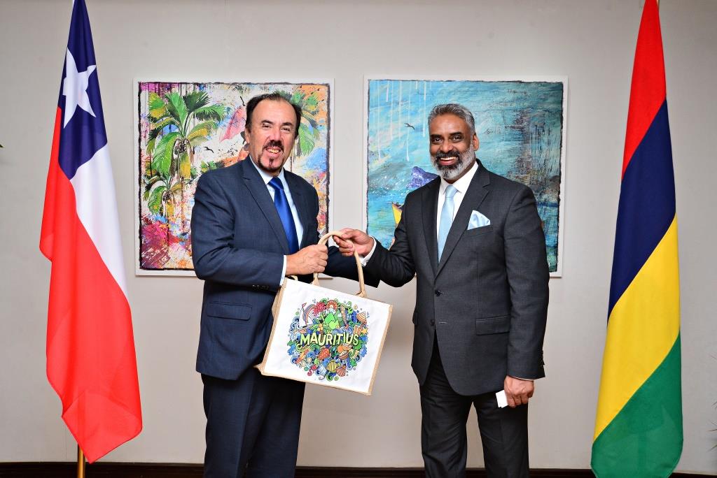 Ambassador of Chile calls on Minister Maneesh Gobin