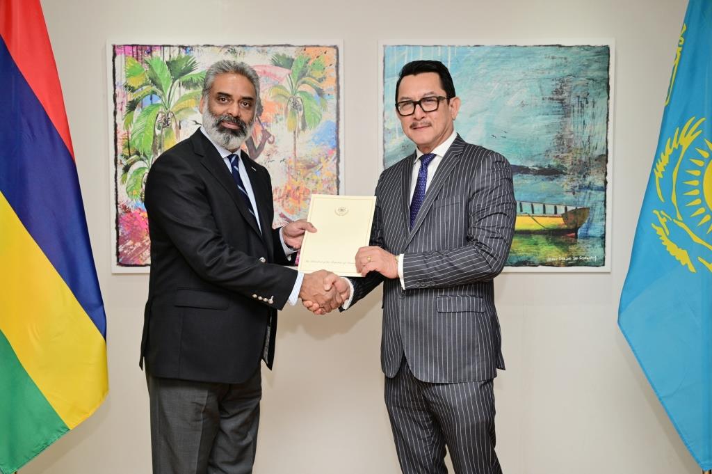 Minister Maneesh Gobin presents Exequatur to Mr. Dick Christophe Ng Sui ...