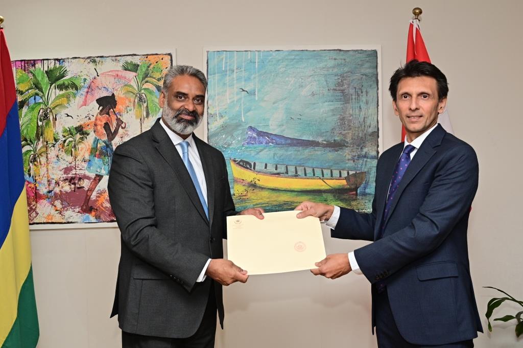 New Consul General and Honorary Consuls handed over Letter of Exequatur