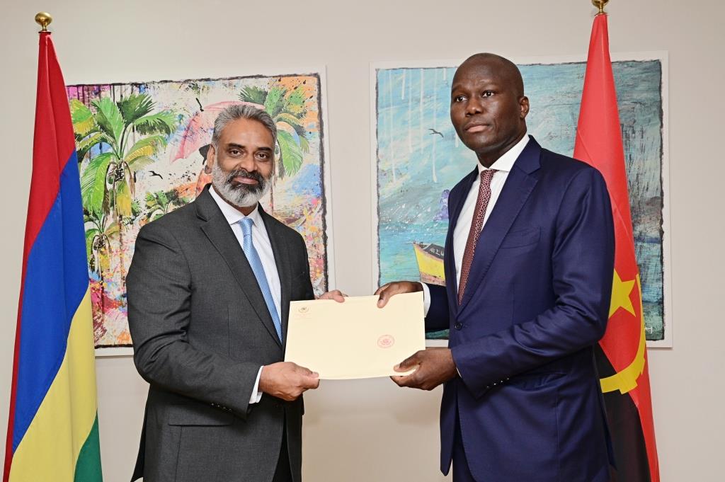 New Consul General and Honorary Consuls handed over Letter of Exequatur