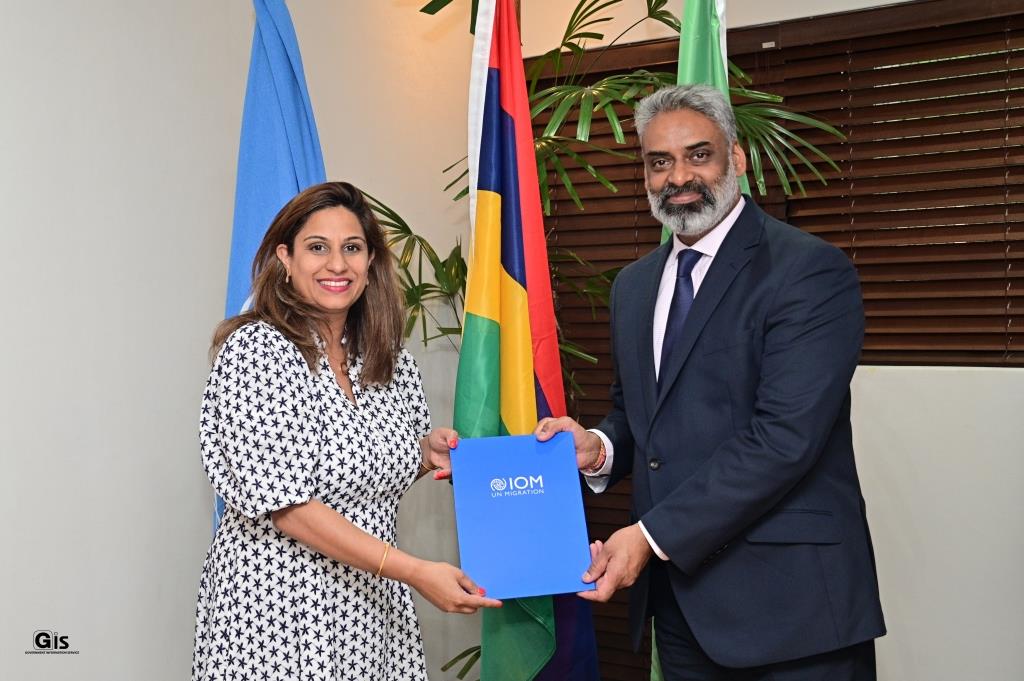 New IOM Chief of Mission presents Letter of Introduction to Minister ...