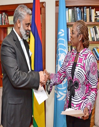 UNFPA Country Director Josiane Yaguibou presents her Letter of ...